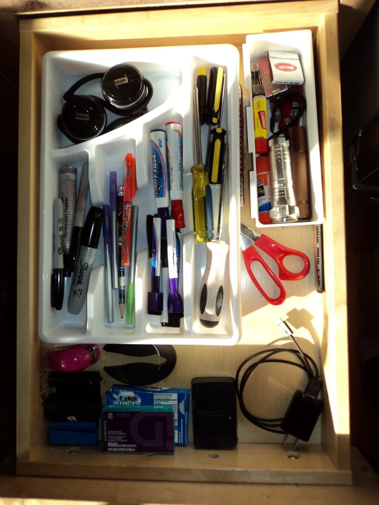Organize Your Junk Drawer for $1 - ThirtySomethingSuperMom