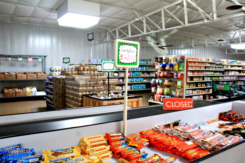 Visiting an Amish Paradise in Kalona Iowa - ThirtySomethingSuperMom