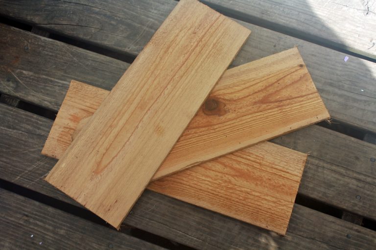 How to Make a DIY Patriotic Hanging Sign from Fence Pickets