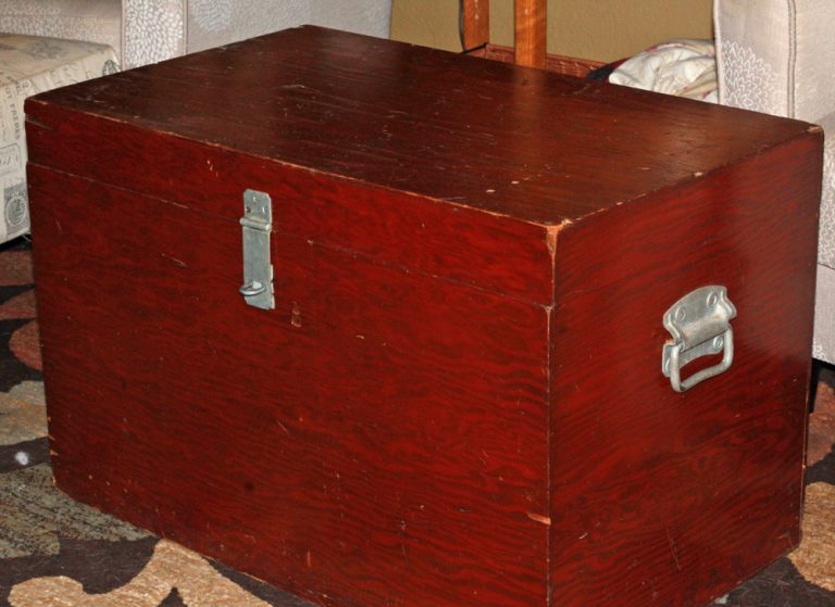 Vintage Storage Chest to Table DIY