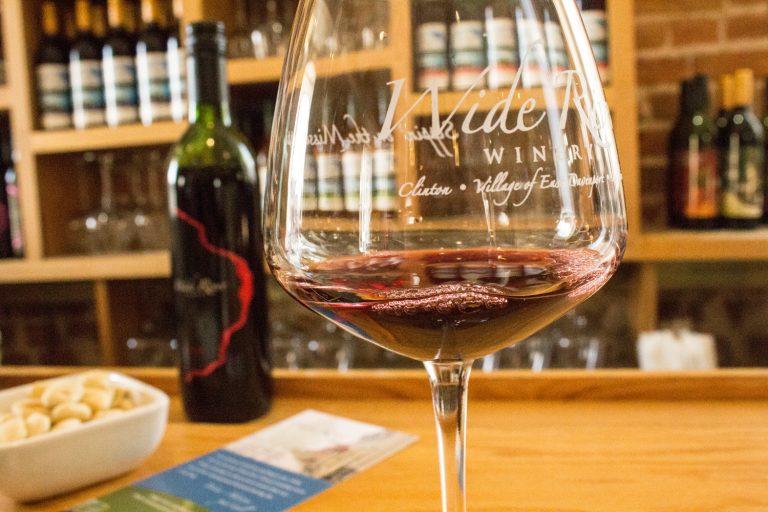 20 Best Iowa Wineries & Vineyards to Visit + Winery Map