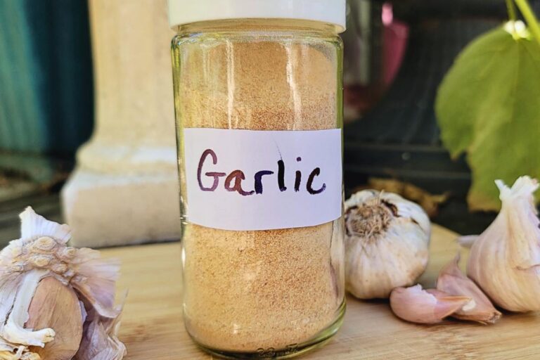 How to Make Garlic Powder